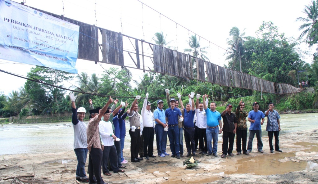 CAP Perbaiki Jembatan Gantung Desa Sukajaya, Banten | Chandra Asri
